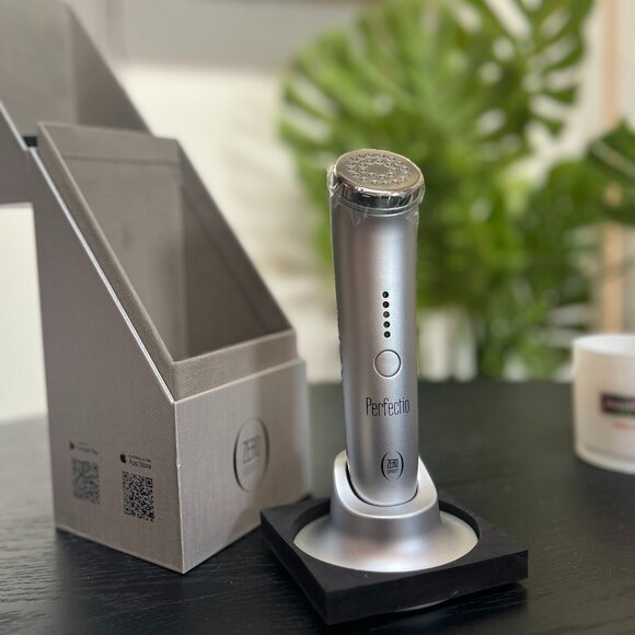 Zero Gravity | Skincare | New Red Light Device By Zero Gravity | Poshmark